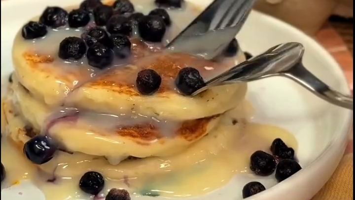 Творожные ПАНКЕЙКИ...🥞🫐😋
⠀