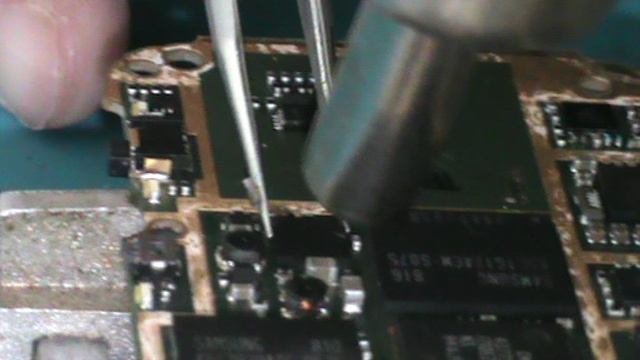 Снятие микросхемы с телефона