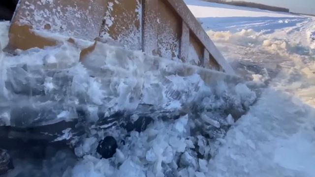 Вызволение Грузовика из ЛЕДЯНОГО плена.Север. Зимник.