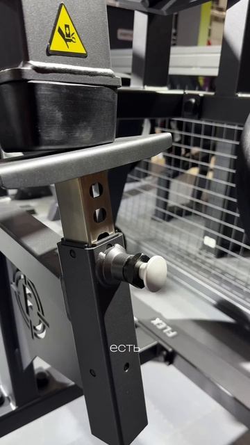 Тренажер A750 Жим от плеч (двойной хват)