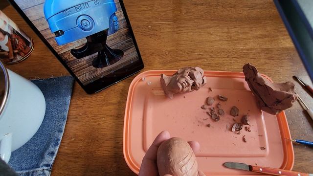 Делаю узнаваемые лица из фильмов и в дальнейшем отливаю пластмассой