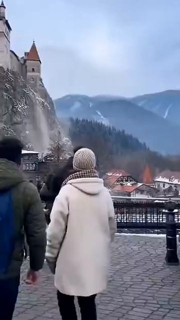 В Германии на глазах у туристов обрушилась часть старинного замка