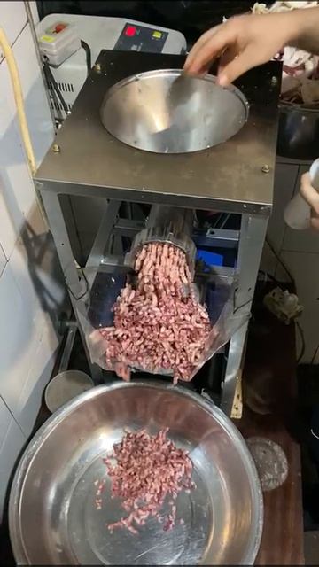 MS32 ALUMINUM крутит фарш на шашлык