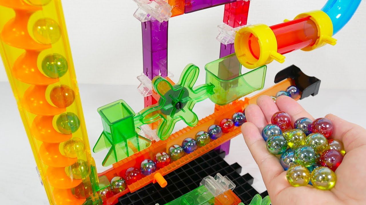 СТРОИМ ГОРКУ ДЛЯ ШАРИКОВ С ЛИФТОМ КАТАЕМ ШАРИКИ АСМР ВИДЕО ДЛЯ ДЕТЕЙ ДЕТСКИЙ КАНАЛ ИГРАЛКИ-ЗАЛИПАЛКИ