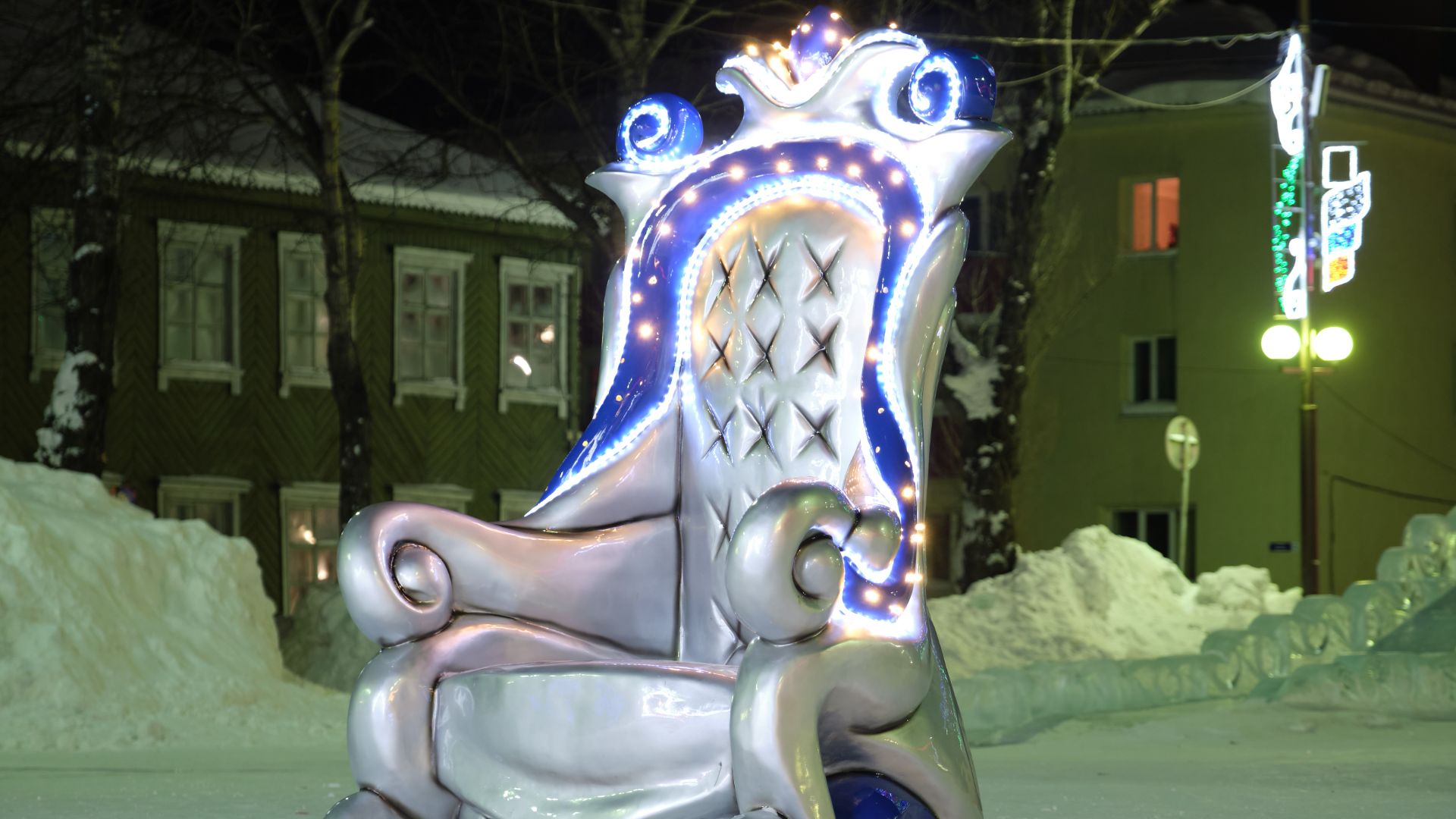 Место для фотографирования "Новогодний трон" из стеклопластика с подстветкой