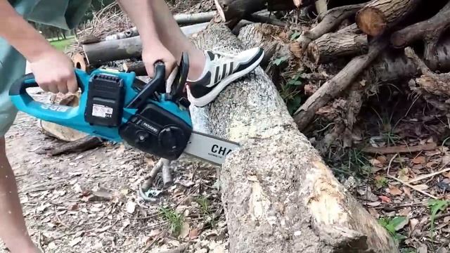 Аккумуляторная цепная пила  Makita 18 В