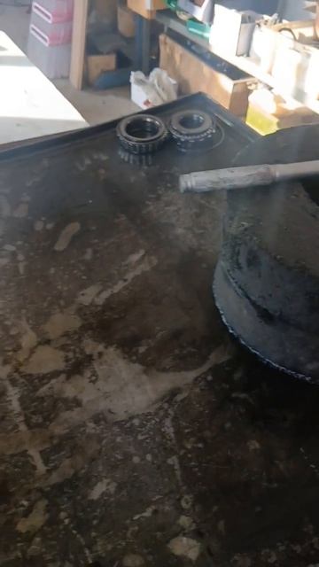 Разборка гидромотора CAT 320: причина утечки — износ подшипника, замена манжетов