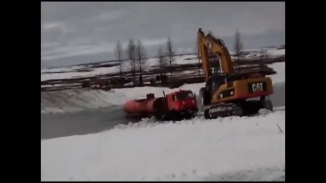 Тяжелое бездорожье Севера ..Парням респект.. 1)