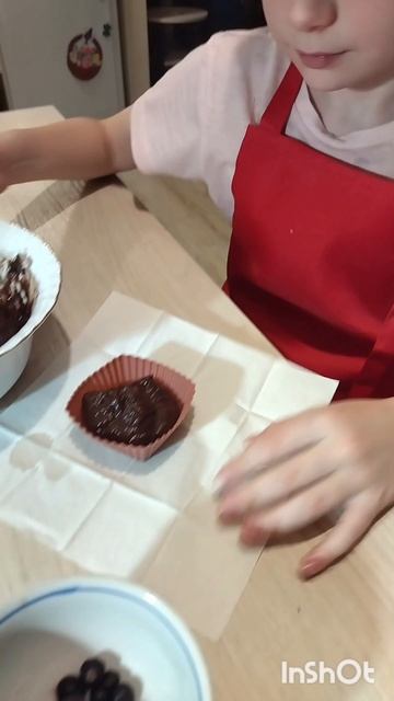 Соня готовит кексики