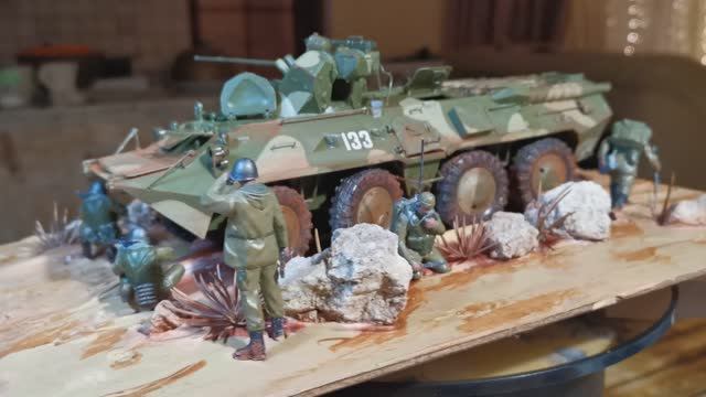 Мини диорама "Ущелье", БТР-80А, масштаб 1:35.