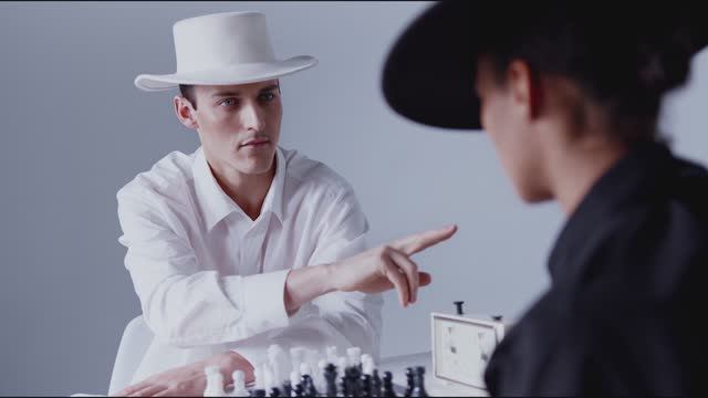 В бело -черном - Наталья Нильская