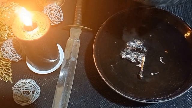 ОТЛИВКА СВИНЦОМ ПОРЧИ НА НОГИ. СНИМАЕМ БОЛЕЗНИ КОСТЕЙ И КОЛЕН.