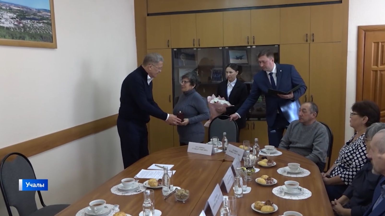 Радий Хәбиров Учалыла махсус хәрби операцияла һәләк булған яугирҙәрҙең ғаиләләре менән осрашты