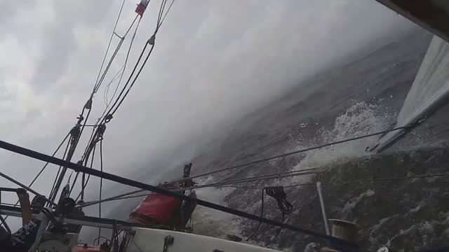 "Чаю мне налей, да и покрепче завари". Клип на песню о яхтенном походе.