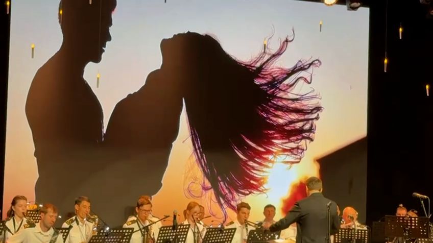 Завтра День всех влюблённых. Поздравляю!