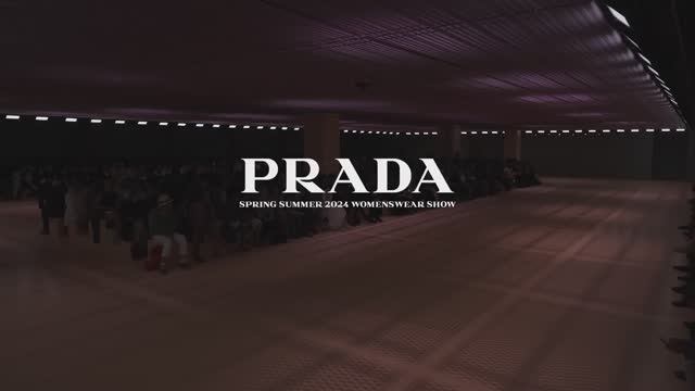 Показ женской коллекции Prada весна-лето 2024