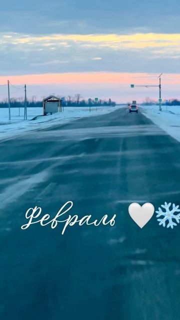 Закат над полем в снегу