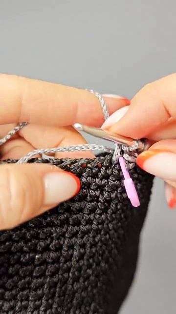 Как перейти на нить другого цвета при вязании по спирали