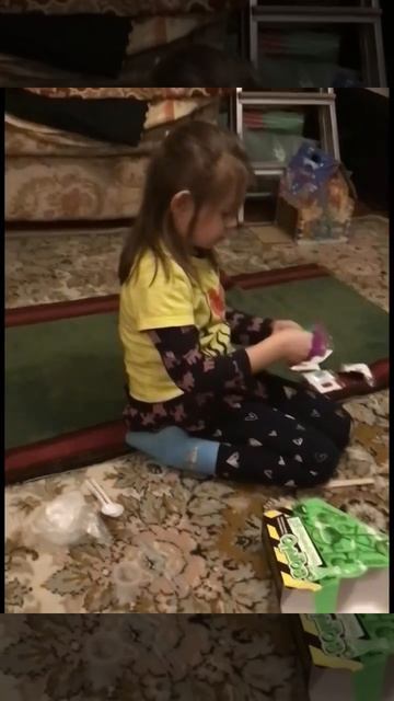 Опыты по химии. Знакомство с набором химикатов, инструкцией и видео помощником