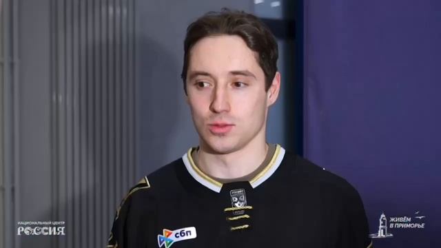 В приморском наццентре «Россия» хоккеисты «Адмирала» и «Тайфуна» встретились со школьниками