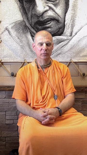 Какими тремя шагами Господь всегда решает вопросы с обусловленными живыми существами?