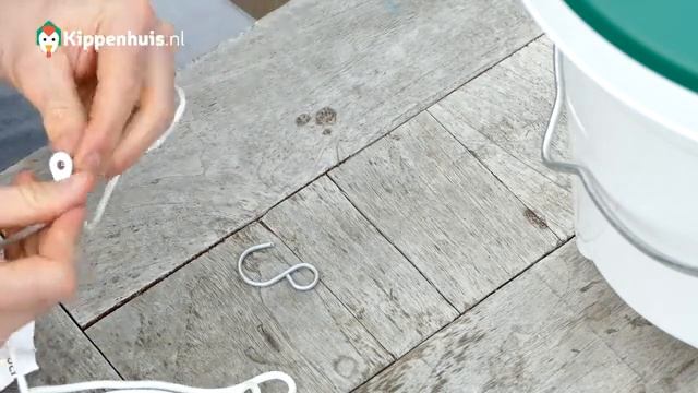 Емкость с ниппельным поением ведро 12 литров для кур