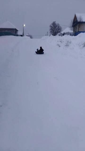Какая зима без горки 😶🌫