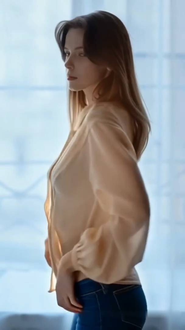 Девушка в рубашке