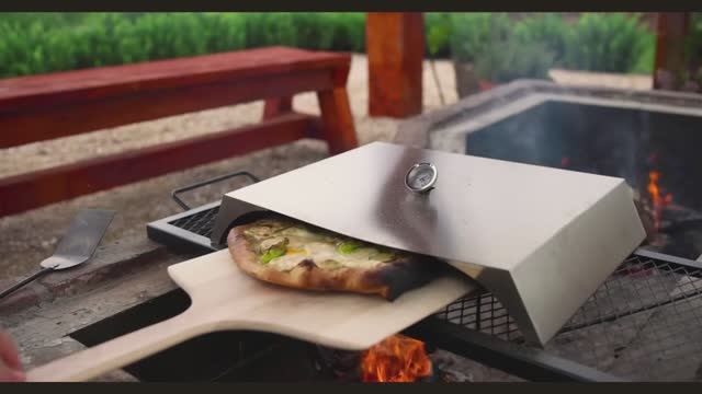 Underatinroof. Пицца на дровах. Песто из чеснока.