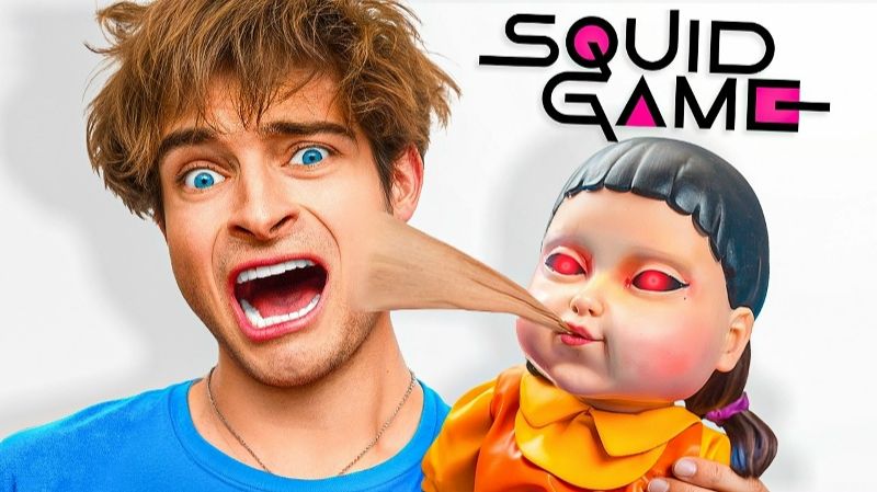 Я купил 100 нелегальных товаров из «Игры в кальмара»! [Topper Guild]