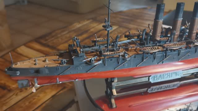 Готовая модель "Крейсер Варяг", масштаб 1:350.
