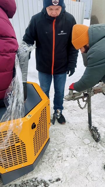 Тестдрайв минипогрузчика «Баумех»: результат — довольные клиенты забирают Baumech себе.  #зима #snow