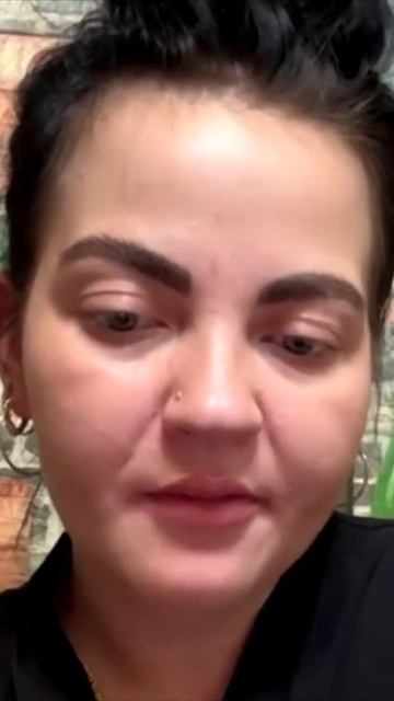 Реакция девушек на фингерстайл композицию Руки Вверх - Алёшка #shorts