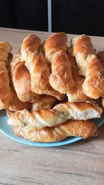 Чесночно-сырные палочки Вкусная домашняя выпечка с сыром Видео ЗДЕСЬ ЖМИ ССЫЛКУ на синюю -﹥﹥﹥﹥