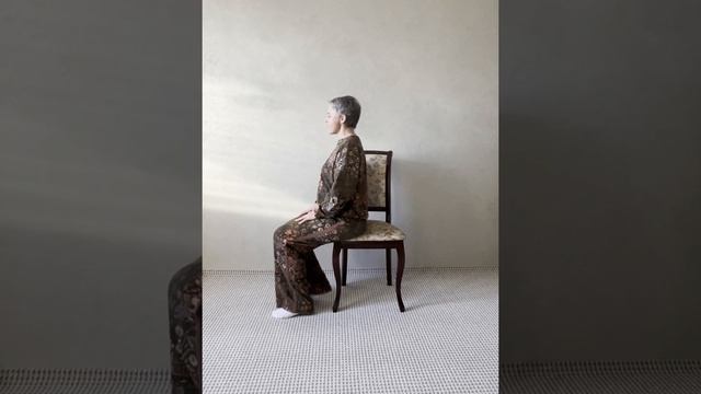 Йога в офисе.