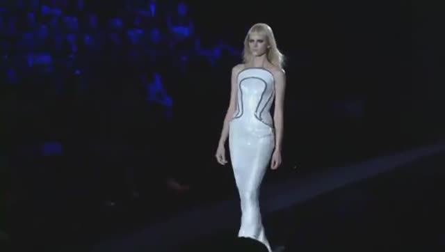 Показ женской коллекции Versace осень-зима 2012-2013