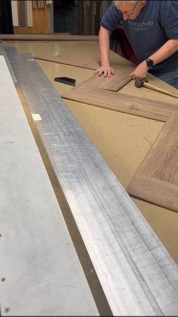 Видео укладки ламината ТН анг ёлка 2026