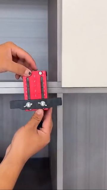 Нужное приспособление для монтажников мебели