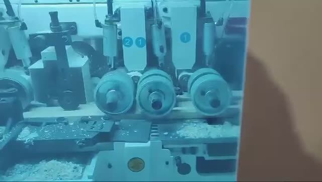 Работа четырехстороннего станка WoodForce