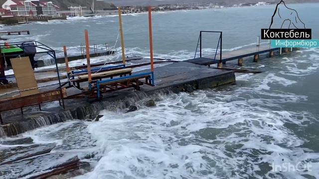 Крым Коктебель: Эллинги и причалы под напором стихии!