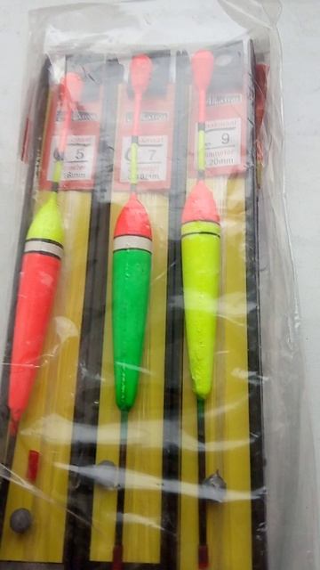 Готовая снасть для рыбалки с поплавками