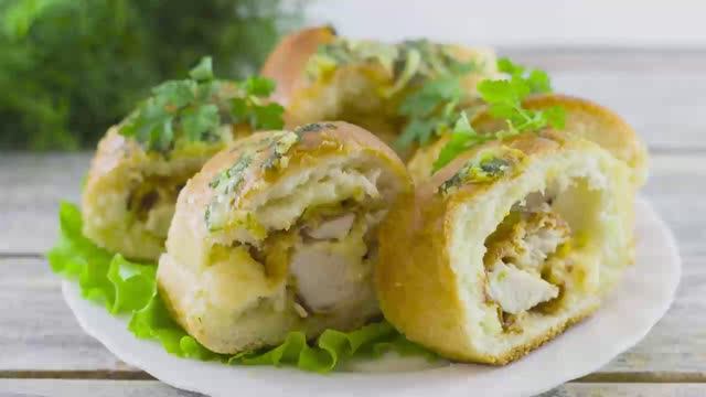 Бутерброды с курицей и сыром, запеченные в духовке - закусочные трубочки с курицей!