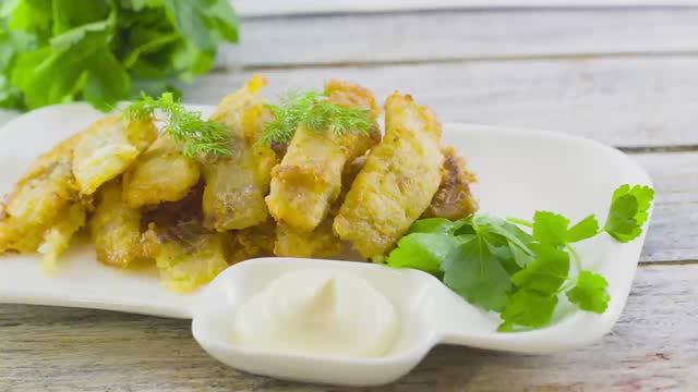 Вот как нужно жарить минтай, чтобы гости всегда были довольны! Жареный минтай на сковороде!