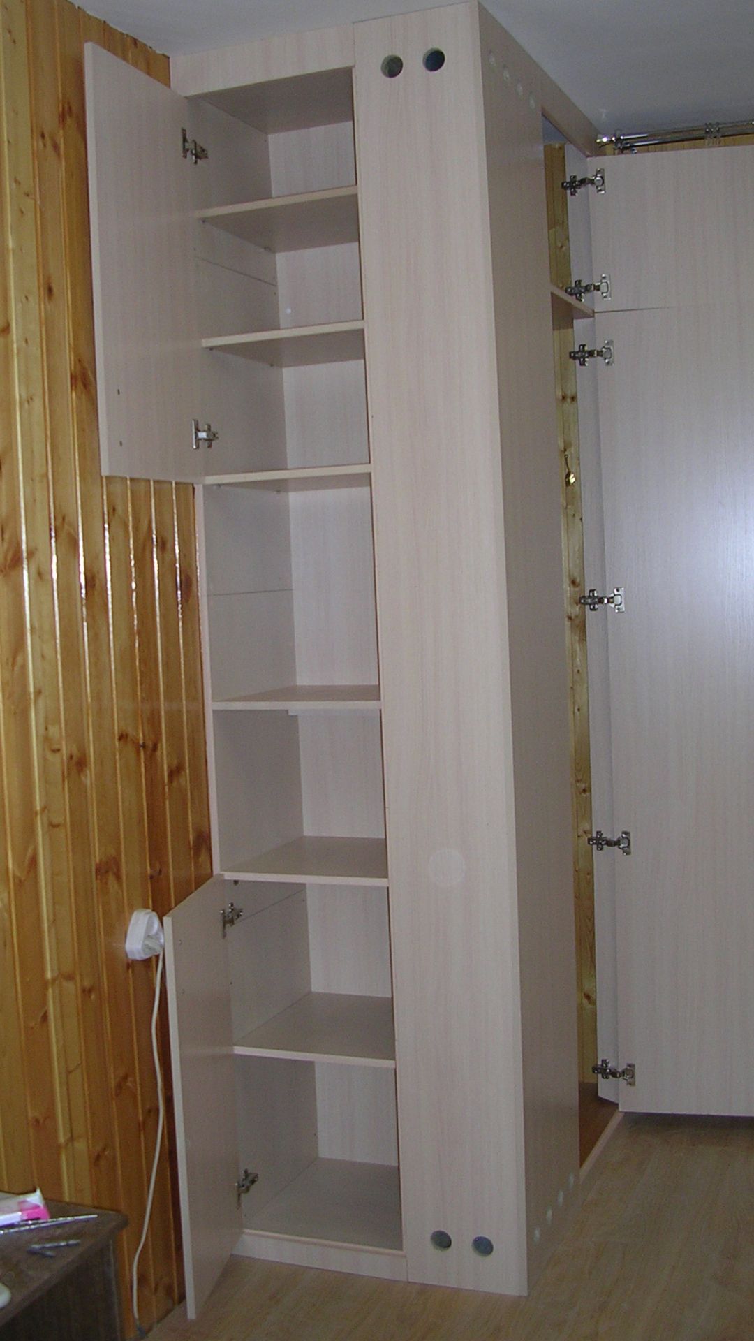 "Убираем в шкаф" трубы вытяжки газового котла