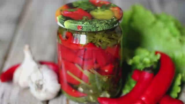 Перец чили, маринованный на зиму с чесноком - очень вкусный рецепт для любителей жгучего перца!