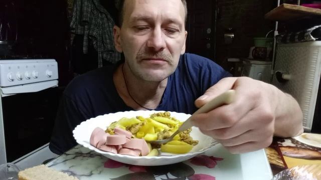 МУКБАНГ | МАКАРОНЫ С ФАРШЕМ | САЛАТ | НОЧНОЙ ЖОР...