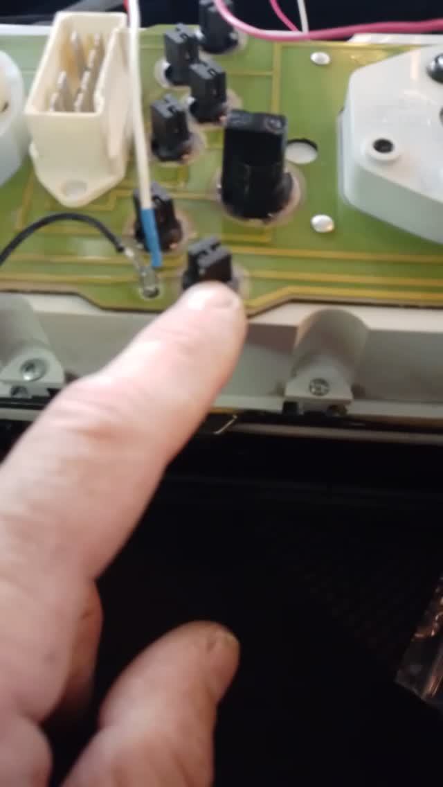 Разделение индикаторов поворотов на панели приборов ваз-2107, часть 1