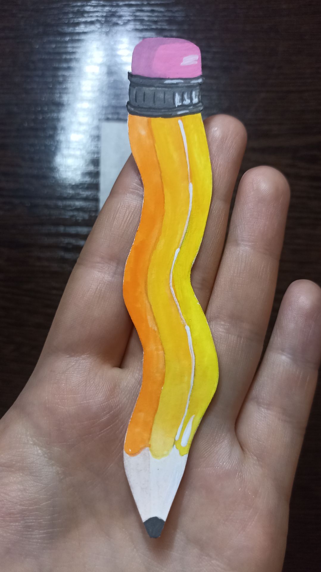 Сделала закладку для книги в виде карандаша