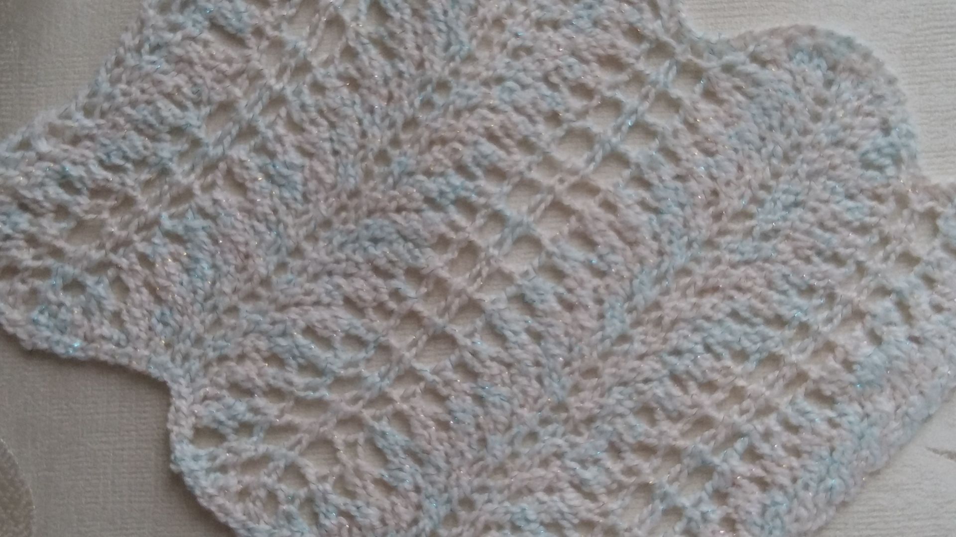 59. Вертикальные ажурные полосы с зубчатым краем