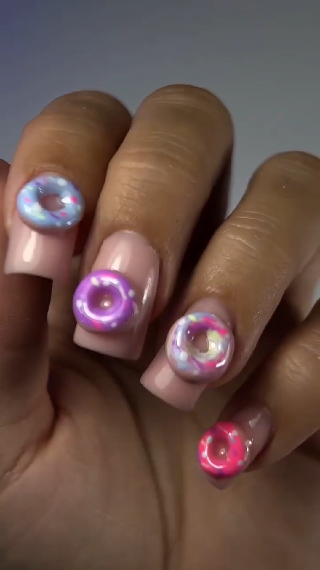 3D пончики на ногтях